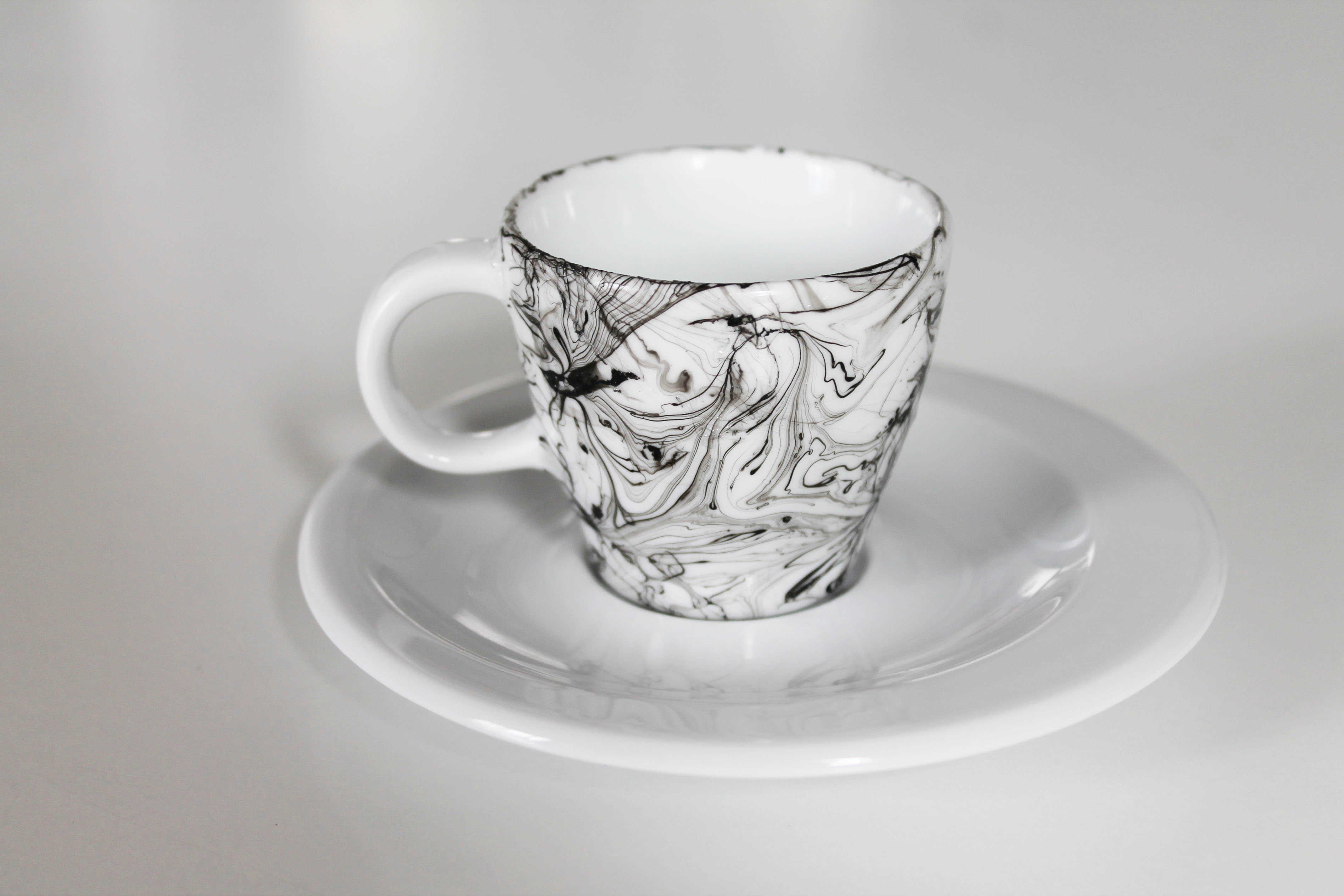 Diy Déco Une Tasse Marbrée Avec Du Vernis